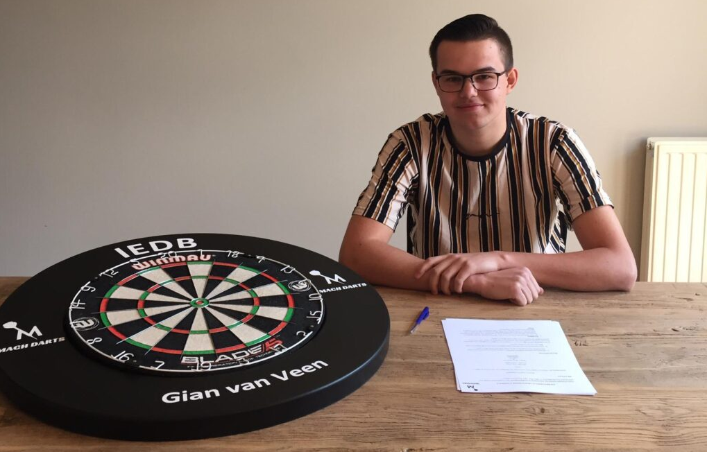 Van Veen kwalificeert zich voor German Darts Championship | Dartsnieuws.com