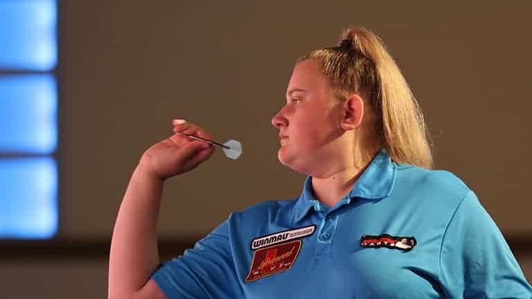 15-jarige Beau Greaves gooit negendarter tijdens lokale competitie in ...