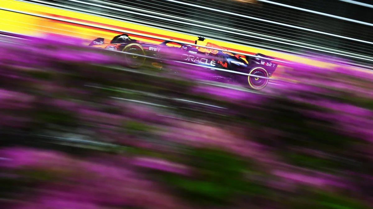 Max Verstappen zag achtervleugel McLaren: "Ziet er interessant uit"