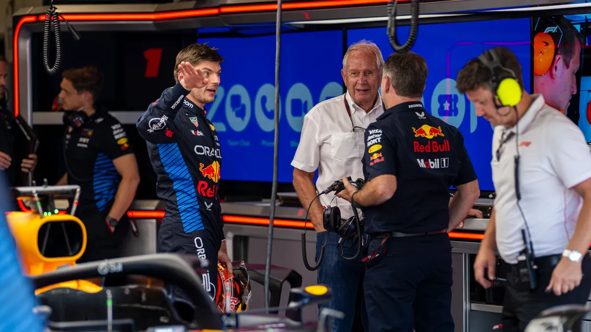 Helmut Marko in gesprek met Max Verstappen na Singapore: "Hoe is dat mogelijk?"