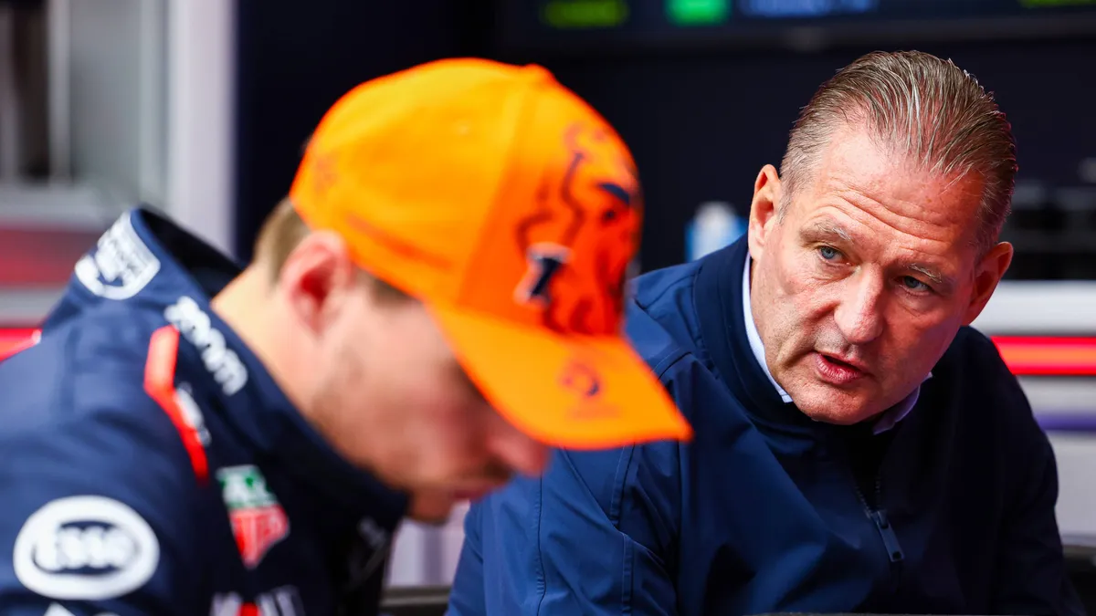 Jos Verstappen spreekt zich uit over vertrek Liam Lawson bij Red Bull