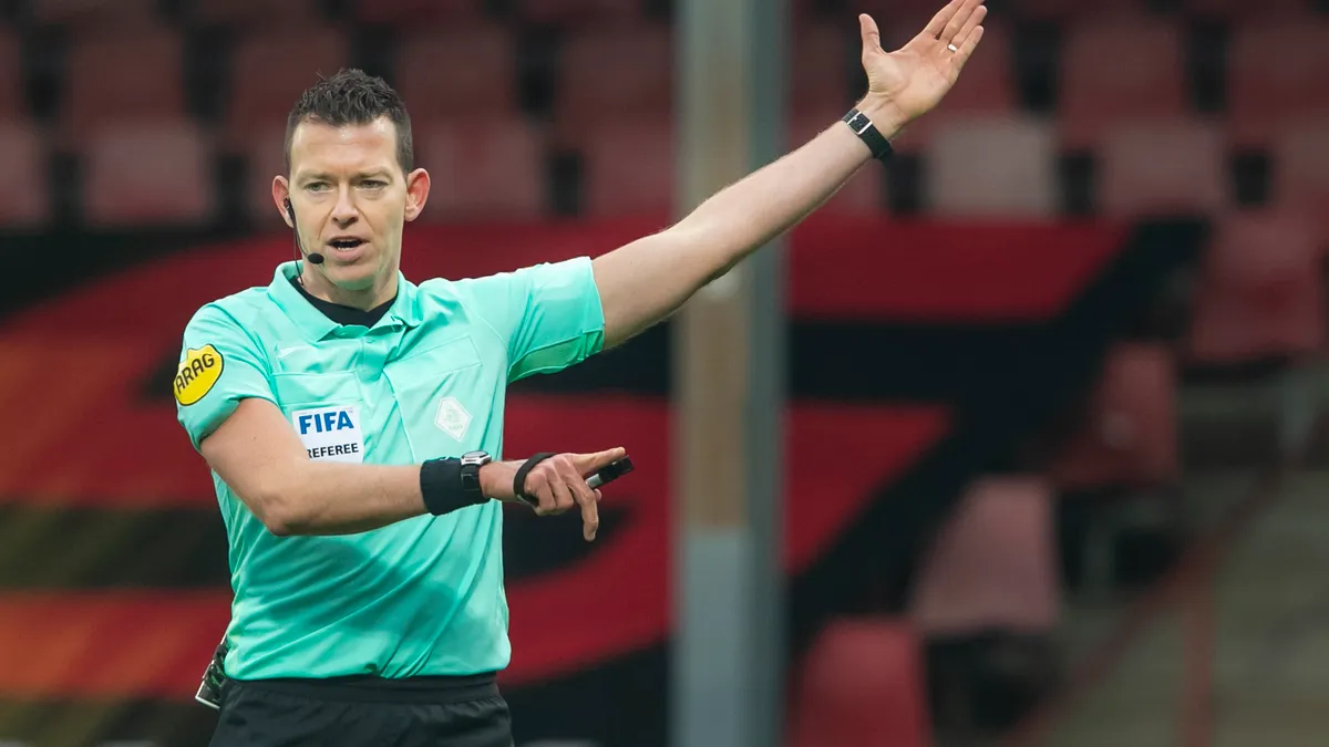 Lindhout fluit openingswedstrijd Feyenoord tegen NAC Breda | FR12.nl