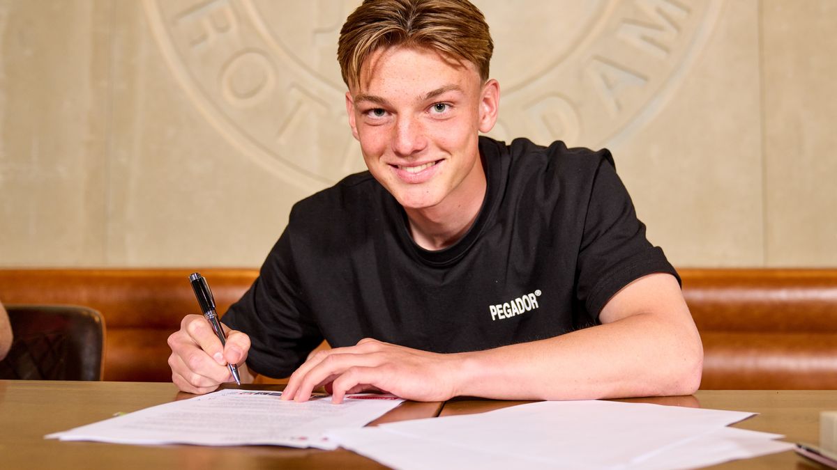 Guus Baars zet handtekening onder nieuw contract | FR12.nl