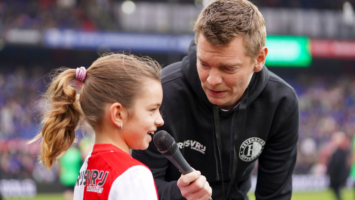 Stadionspeaker Lars beleefde topdag: "Peter Houtman mag me altijd bellen" | FR12.nl