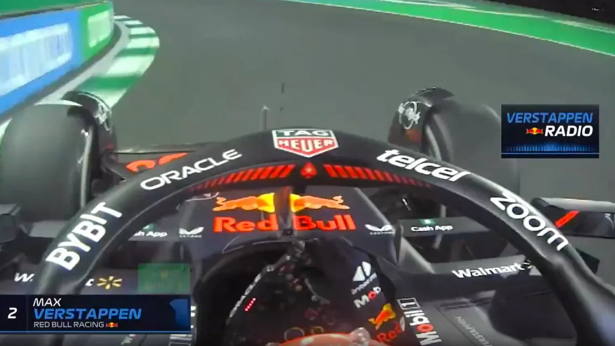 Video. Max Verstappen druist op board-radio tegen team in | GP33