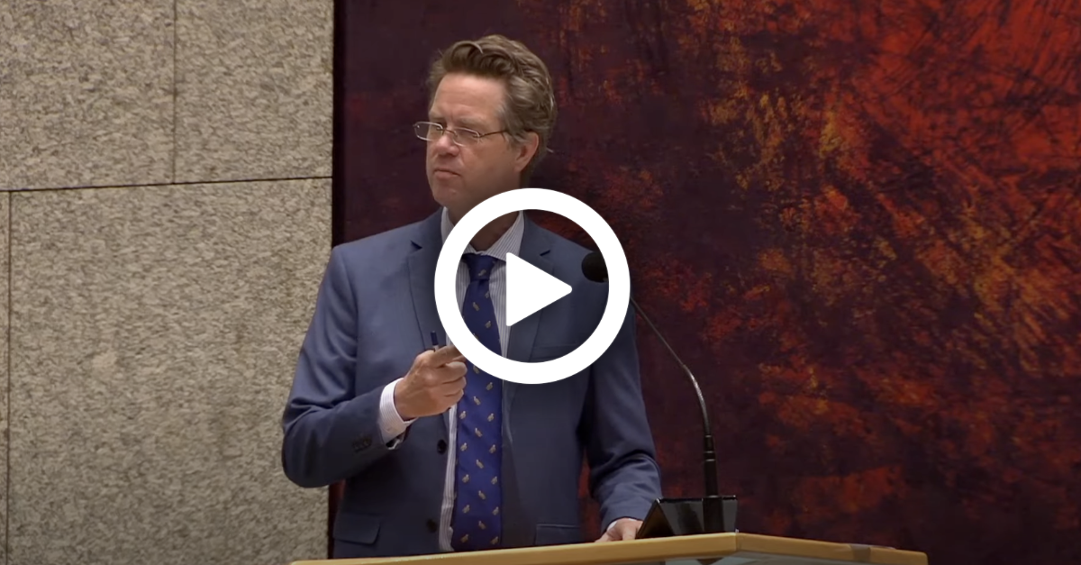 Martin Bosma gaat fel tekeer tegen het EU paspoort