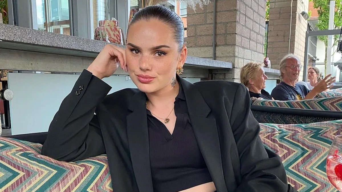 De eerste stoute foto's van Famke Louise zijn al uitgelekt | LOESOE