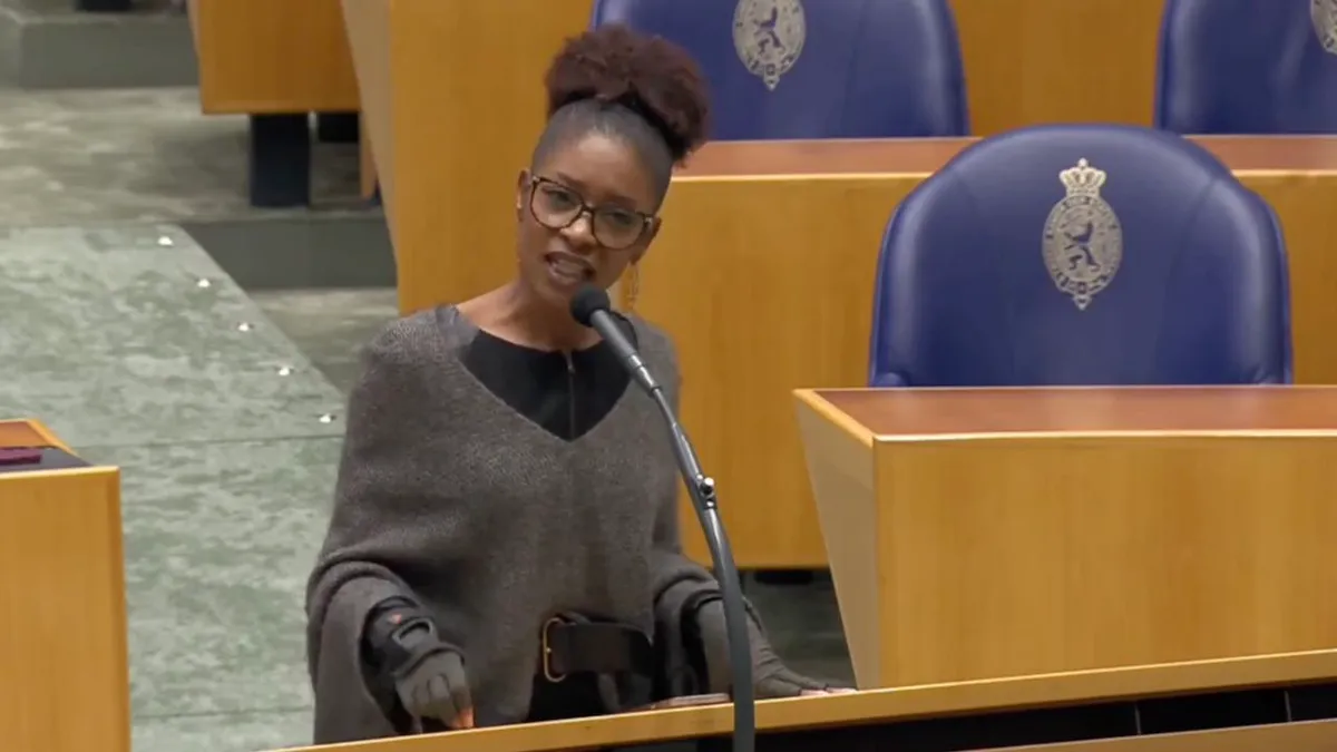 Video: Sylvana Simons is WOEST en stormt de Tweede Kamer uit | LOESOE
