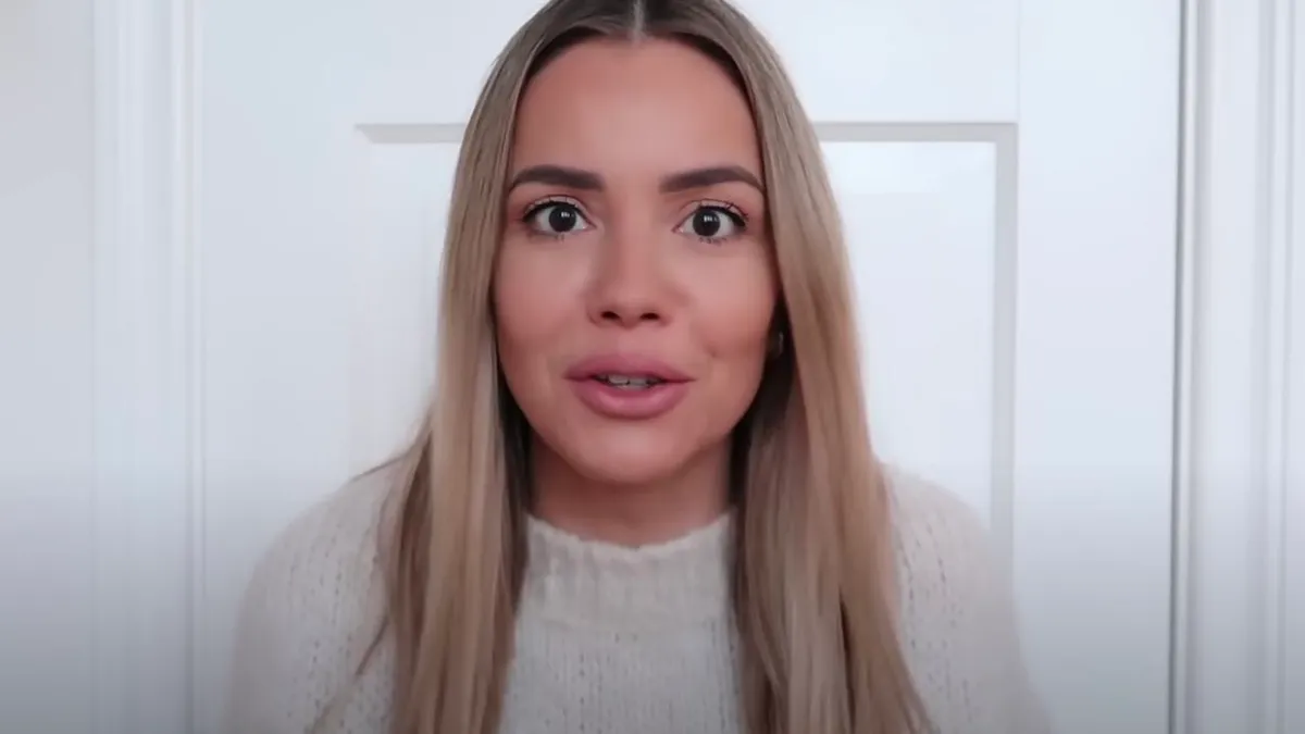 Yvonne Coldeweijer laat haar dikke buik zien | LOESOE