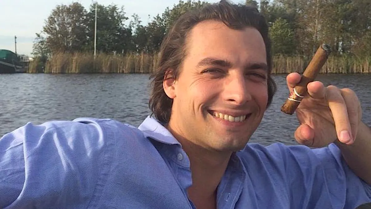 Thierry Baudet aangevallen met fles, moet worden afgevoerd naar het ziekenhuis | LOESOE