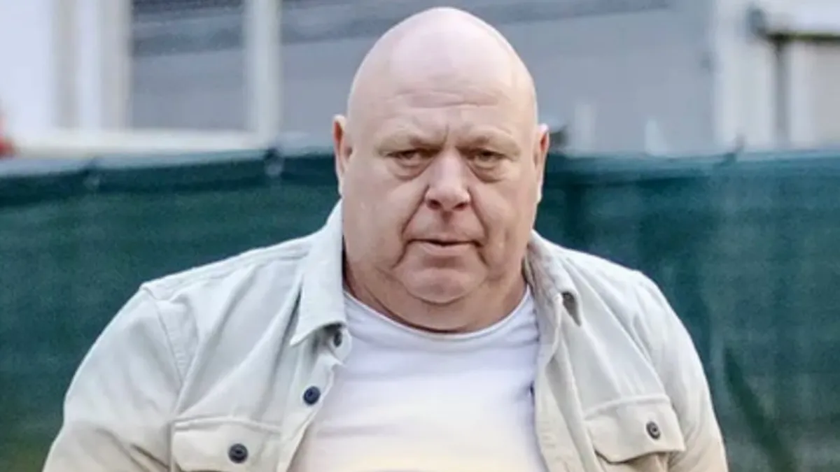 'Peter Gillis, verdwijn van de buis!' | LOESOE