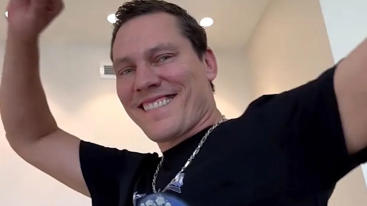 Dit gigantische bedrag verdient DJ Tiësto per optreden | LOESOE