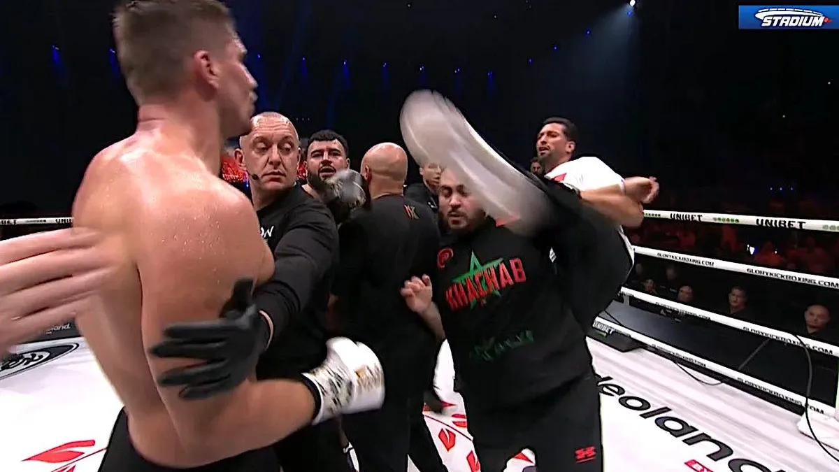 Jamal Ben Saddik valt Rico Verhoeven aan in de ring | LOESOE