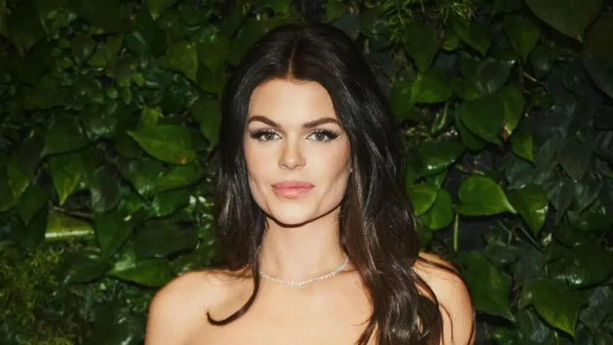 Davina Michelle laat voorgevel eruit kletteren in 'gewaagde' outfit op ...