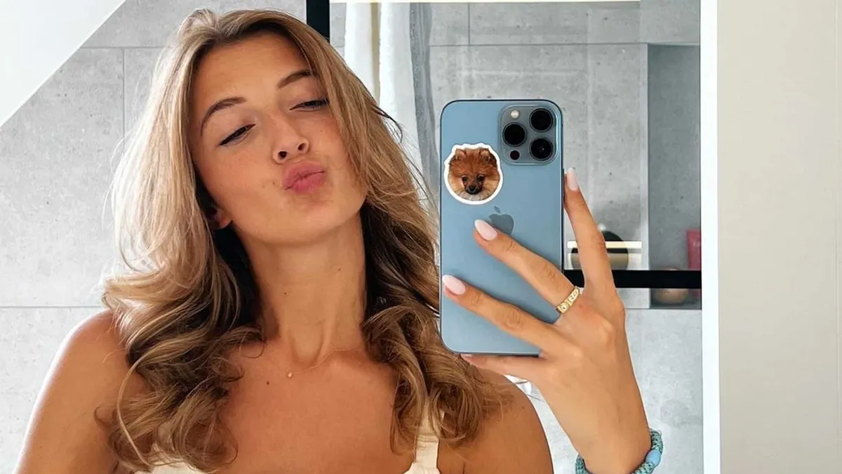 Sexy Jamie-Lee Six doet Instagram bijna ontploffen met onthullende ...