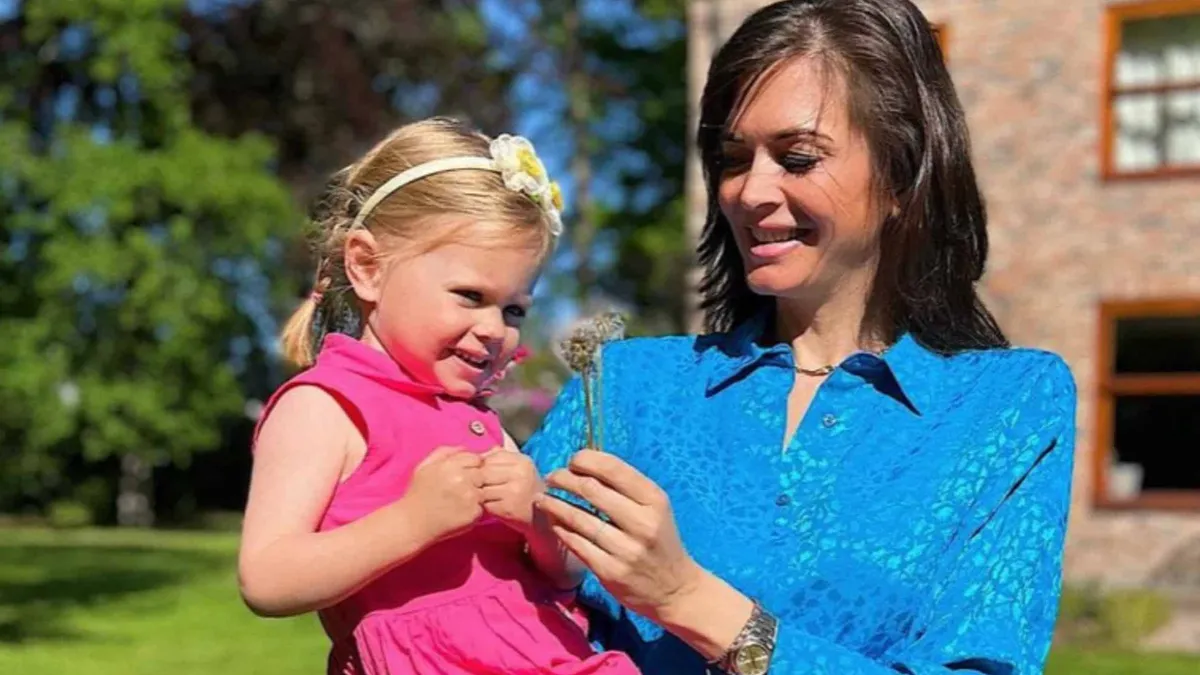 Hoogzwangere Astrid Coppens deelt prachtige beelden van haar bolle buik en Billie-Ray: "Zo lief ...