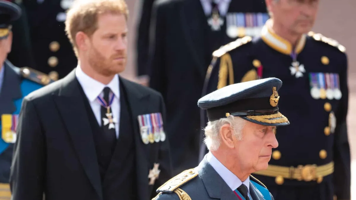 Enorm pijnlijk: Koning Charles krijgt vlak voor kroning zeer slecht ...