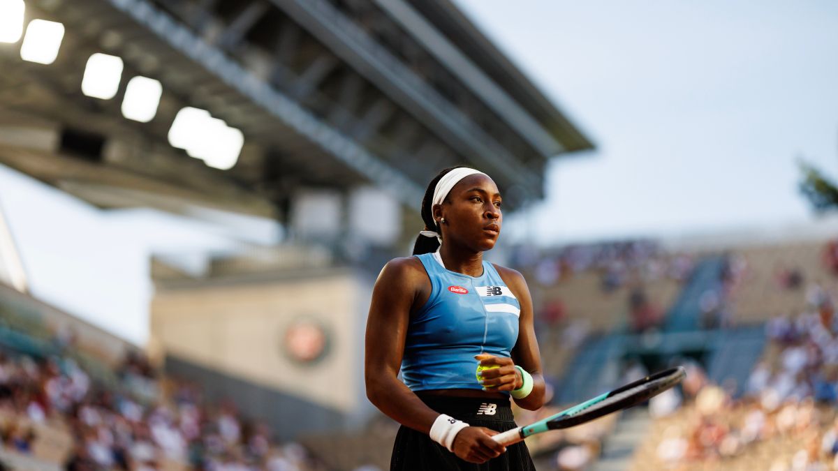 WATCH: Gauff Fires Ball Directly At Swiatek Who Falls At Roland Garros