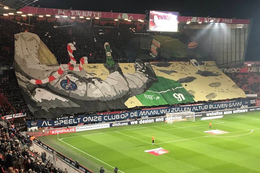 VIDEO: ULTRAS Vak P pakt uit met schitterende sfeeractie! | Twenteinsite.nl