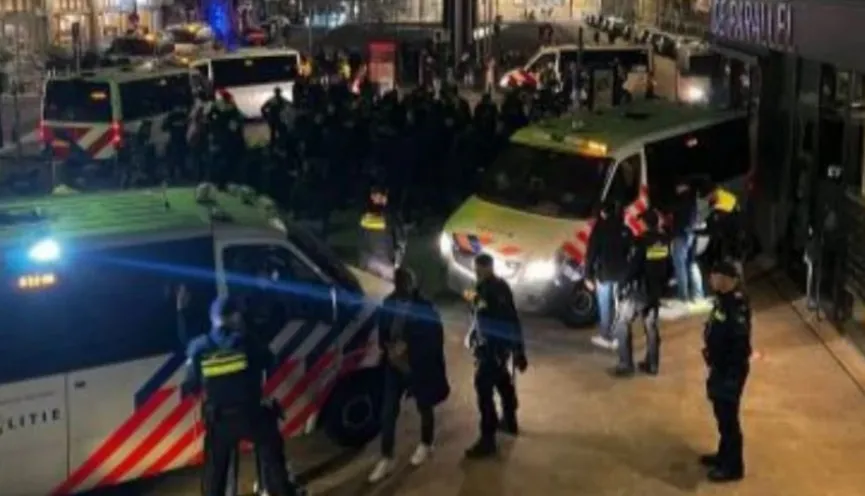 Rellen zorgen voor chaos: Twente-supporter gearresteerd, één persoon ...
