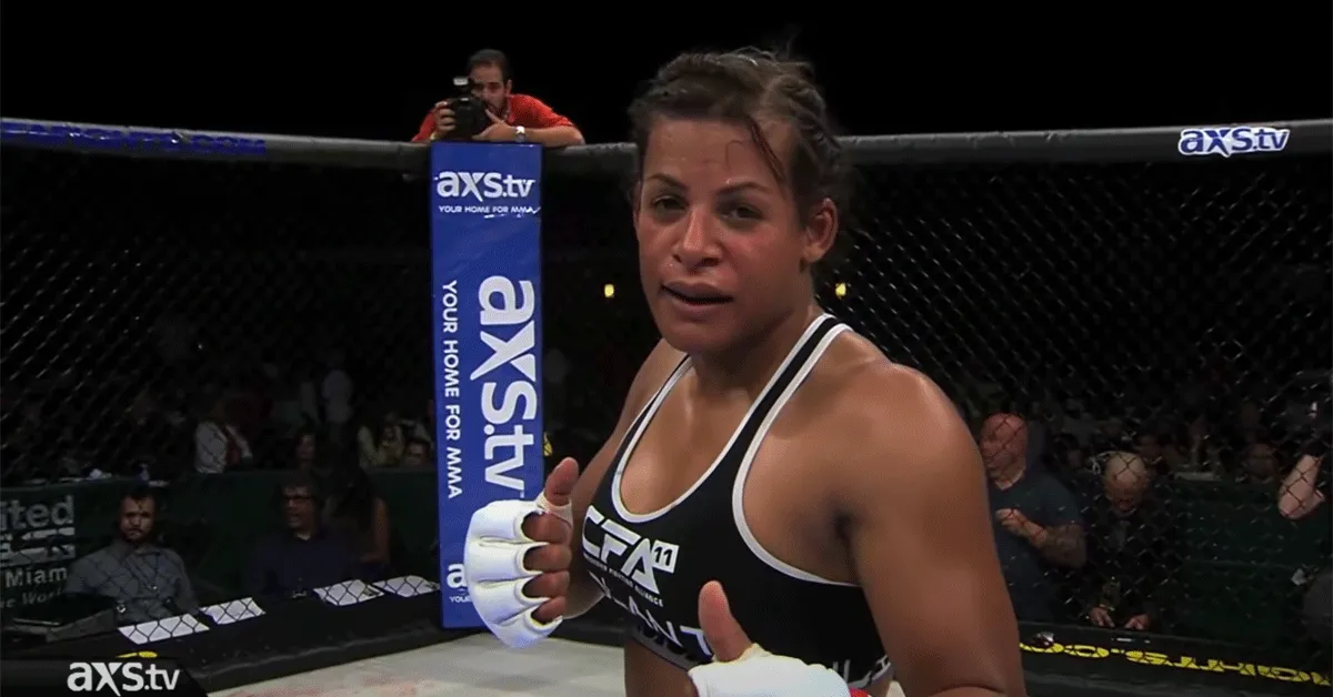 'Al die wijven gesloopt!' Transgender MMA-vechter schept op ...