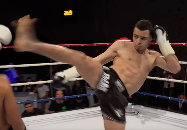 Ilias Bulaid in actie tijdens Enfusion kickboks debuut China ...