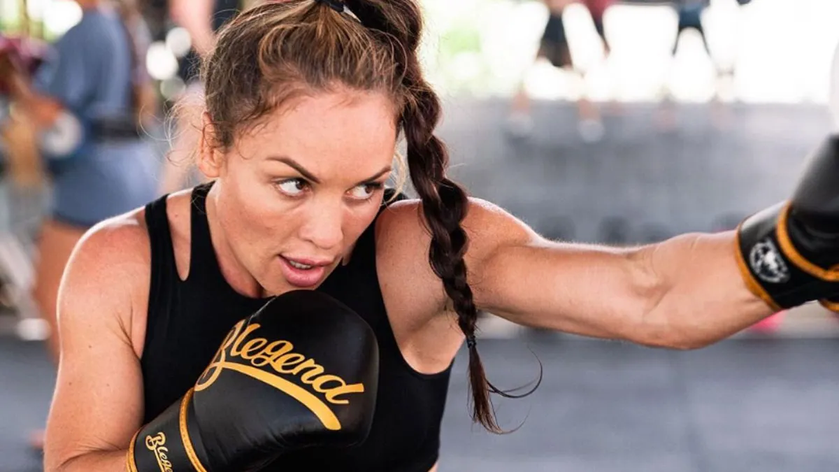 Goeiedag zeg! Boksster Tai Emery gooit alle remmen los in gewaagde ...