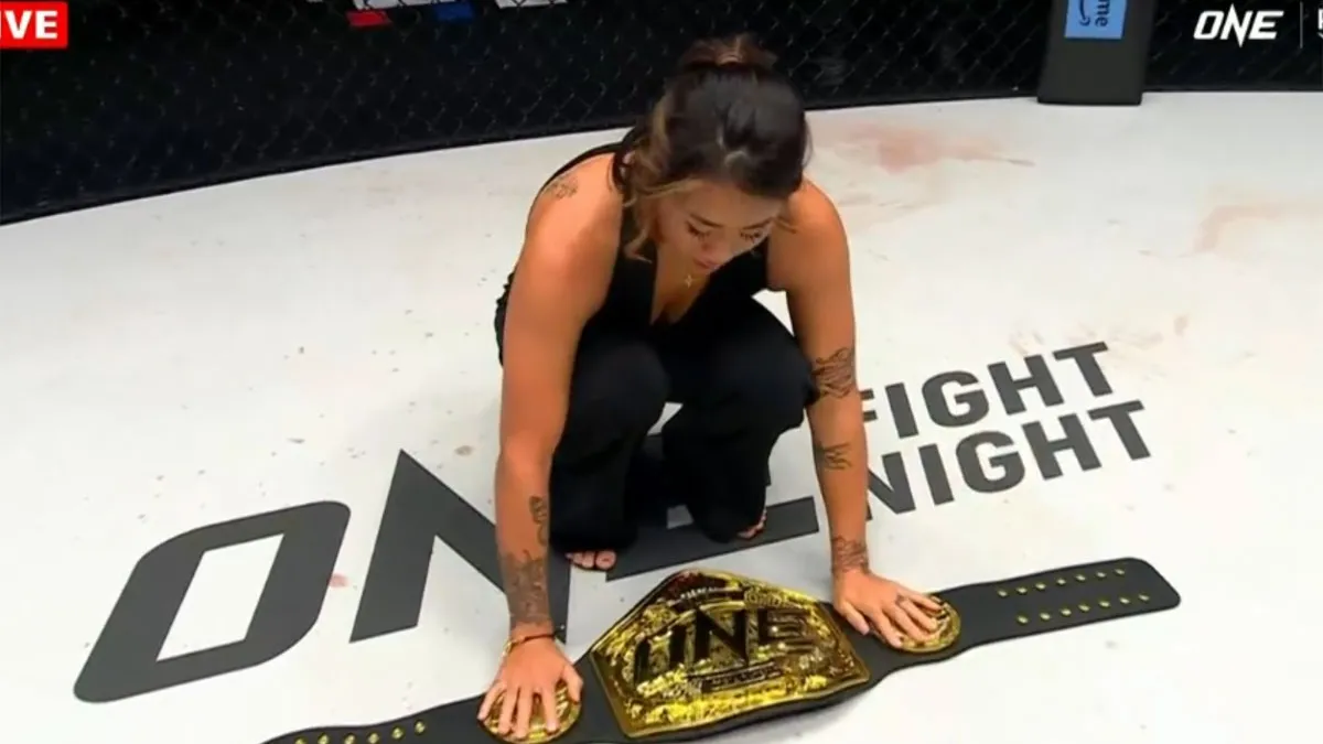 Emotionele Angela Lee neemt afscheid van MMA-vechten en geeft ONE ...
