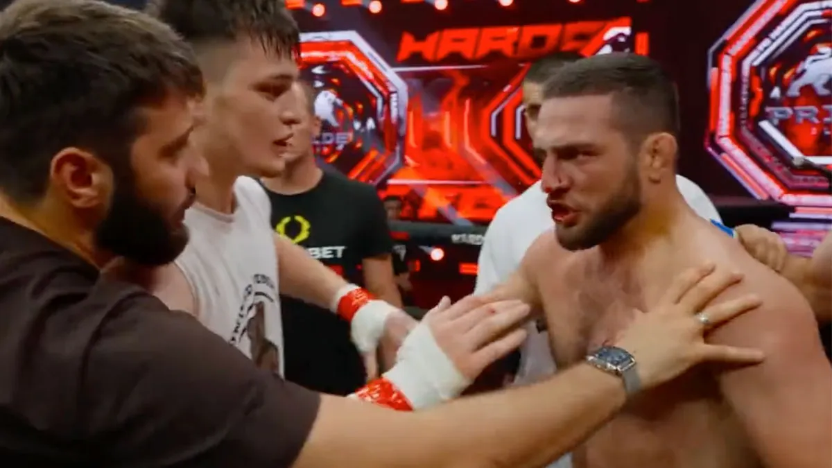 🎥 Woest teamlid breekt neus MMA-vechter na winnen wedstrijd ...