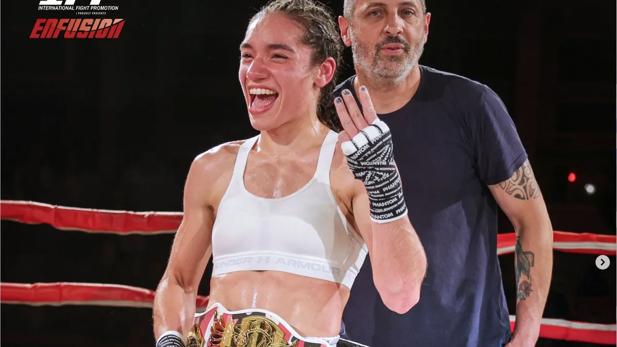 🎥 Derde wereldtitel voor Tessa de Kom: 'Nederlands Kickboksfenomeen ...