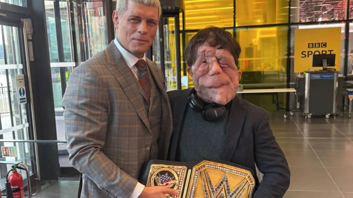 WWE-ster Cody Rhodes geeft misvormde acteur onvergetelijke ervaring ...