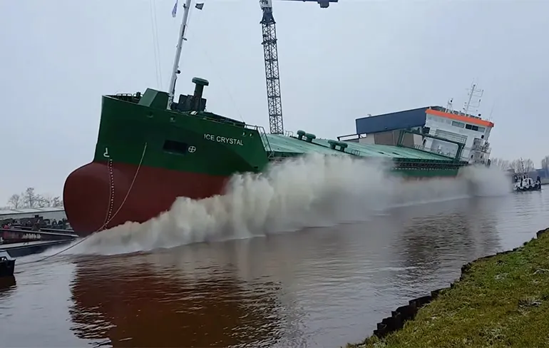 Tewaterlating van de Ice Crystal bij scheepswerf Ferus Smit | VK Magazine