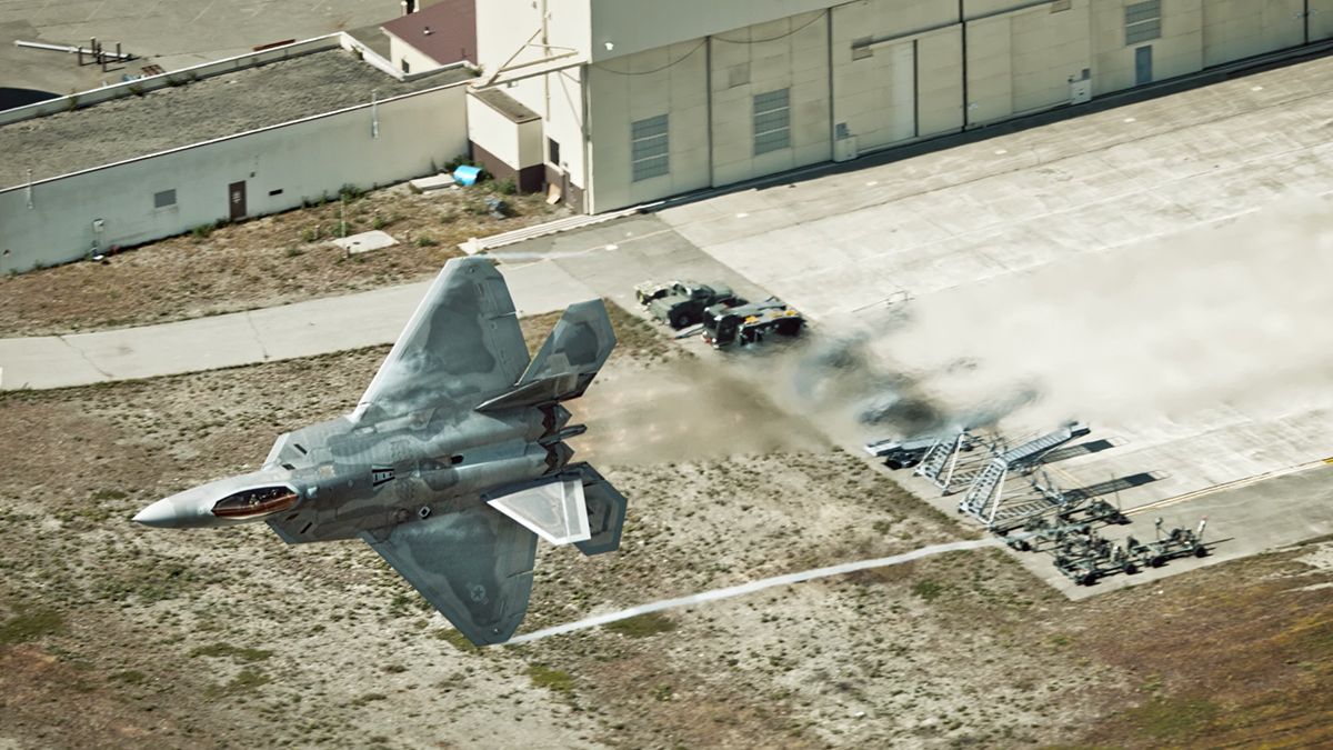 Phantom of the Raptor: Awesome beelden van F-22 Raptor gefilmd op 1000 ...