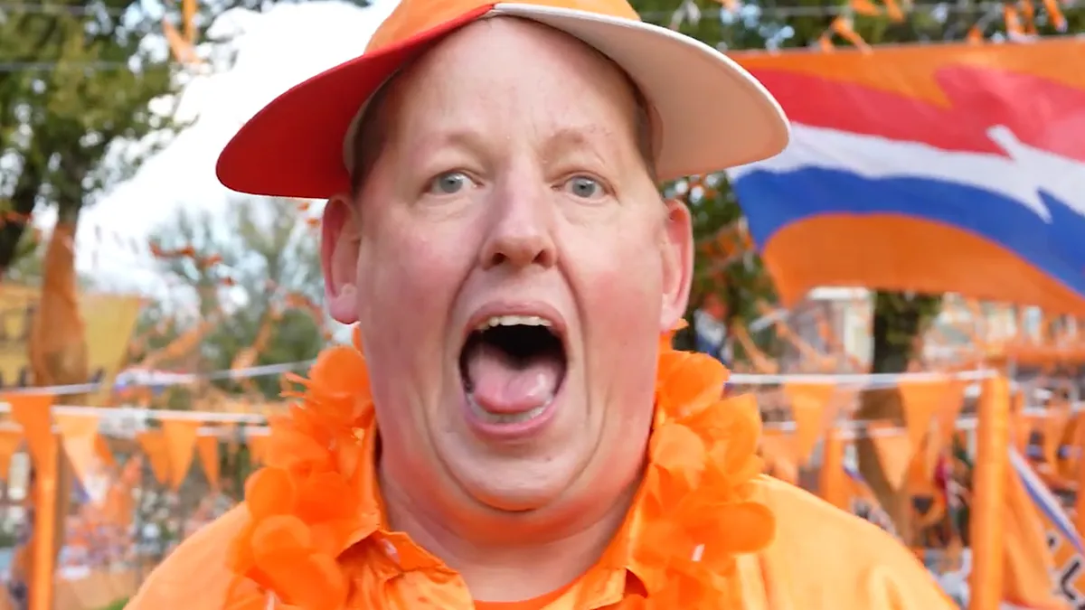 Andre Pronk doet gooi naar WK hit met Rood Wit Blauw (van het zuipen ...