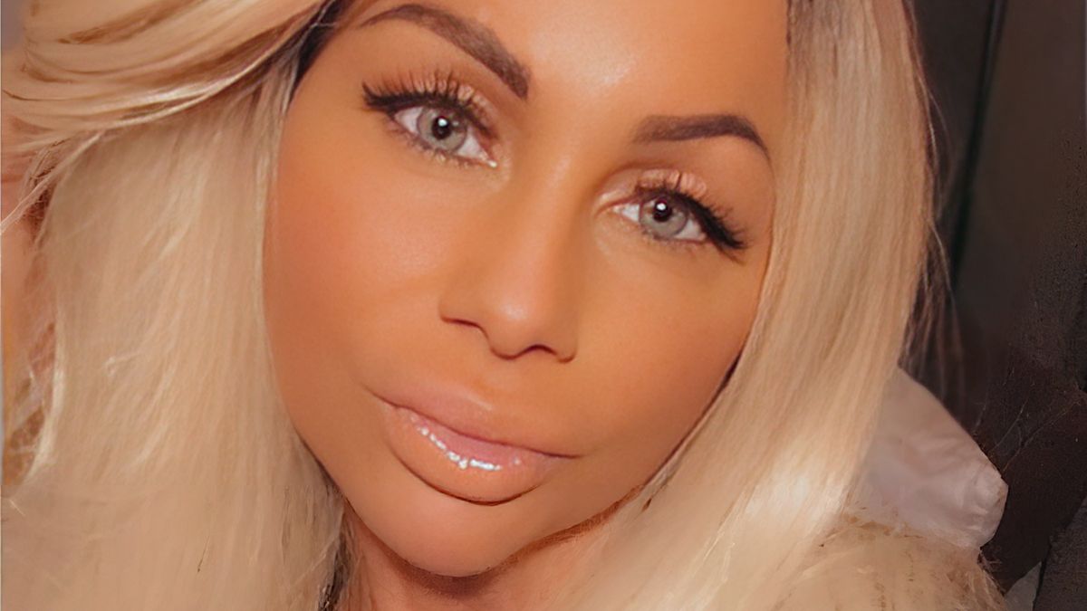 Gewaagde foto's van Samantha de Jong aka Barbie uitgelekt op social ...