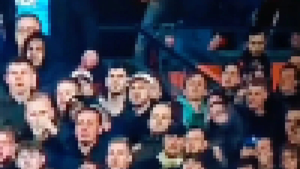 Gooier van het voorwerp naar Davy Klaassen tijdens Feyenoord - Ajax ...