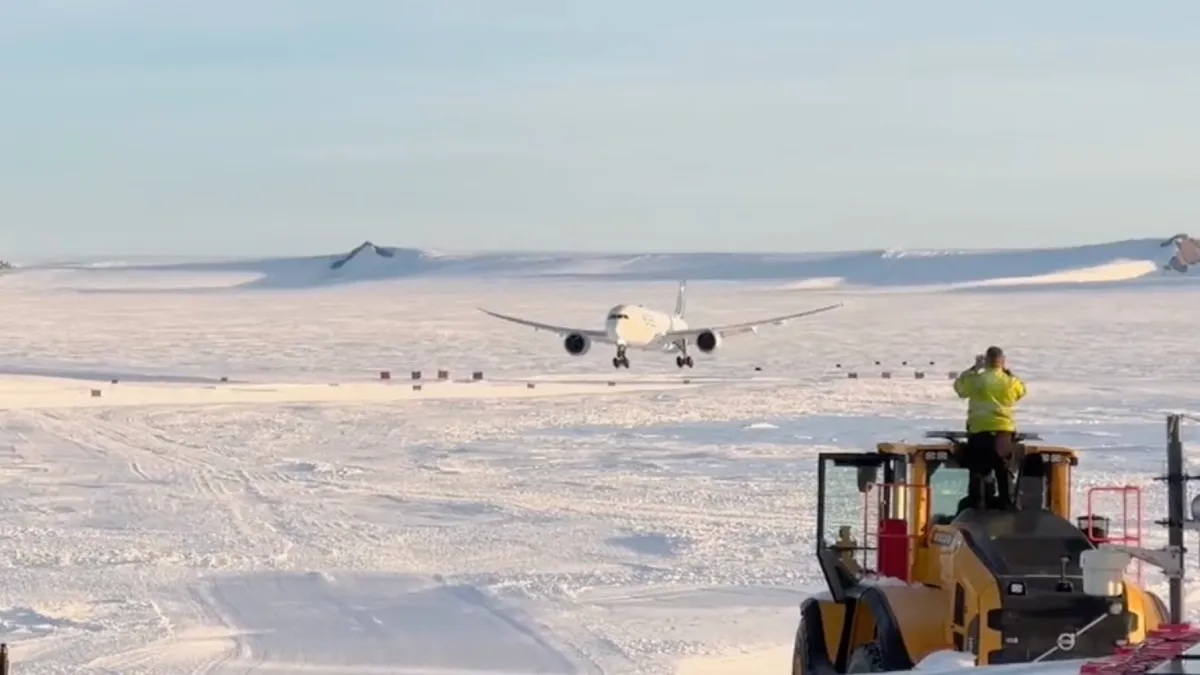 Boeing 787 Dreamliner landt voor het eerst op het ijs van Troll ...