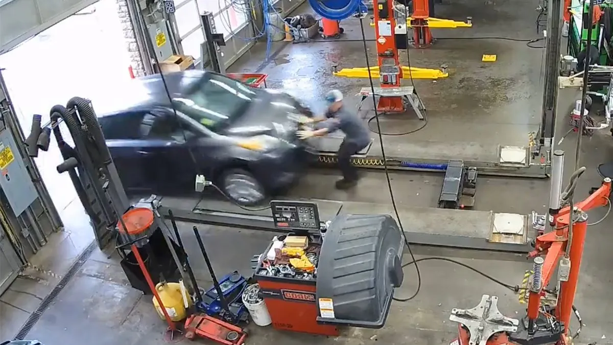Auto heeft falende remmen, maar monteur kan een 'Final Destination ...