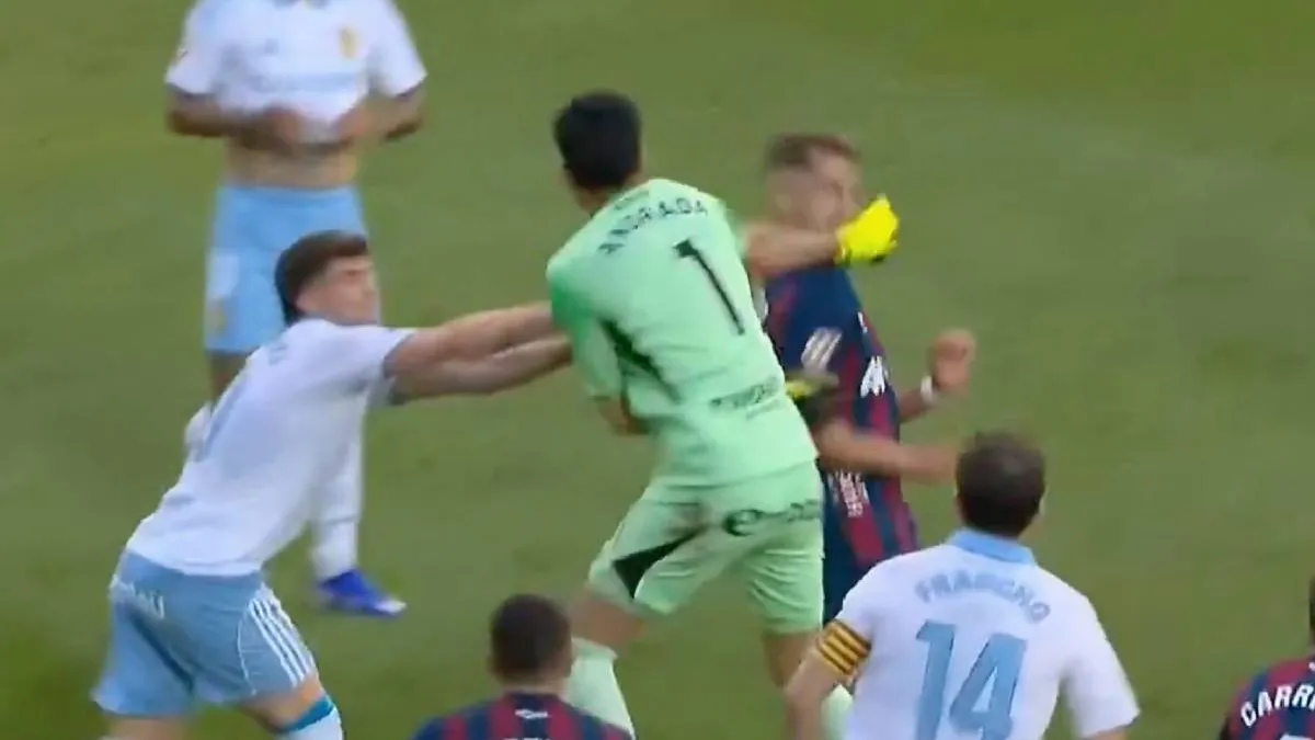 Keeper Zaragoza slaat tegenstander KO in degradatiekraker en ...