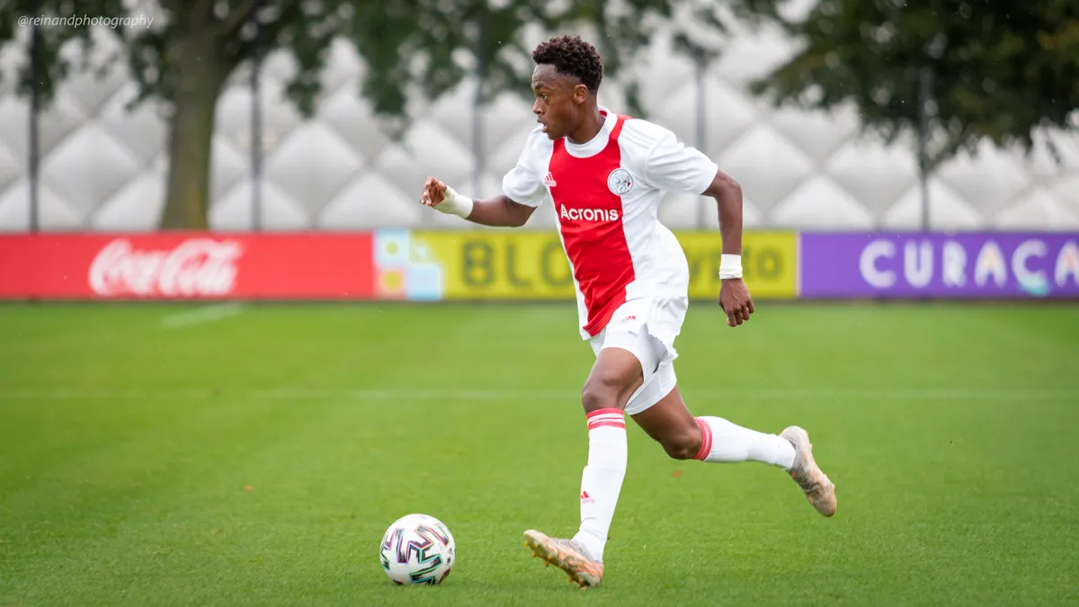 Ajax O18 in fors gewijzigde samenstelling voor Napoli-return