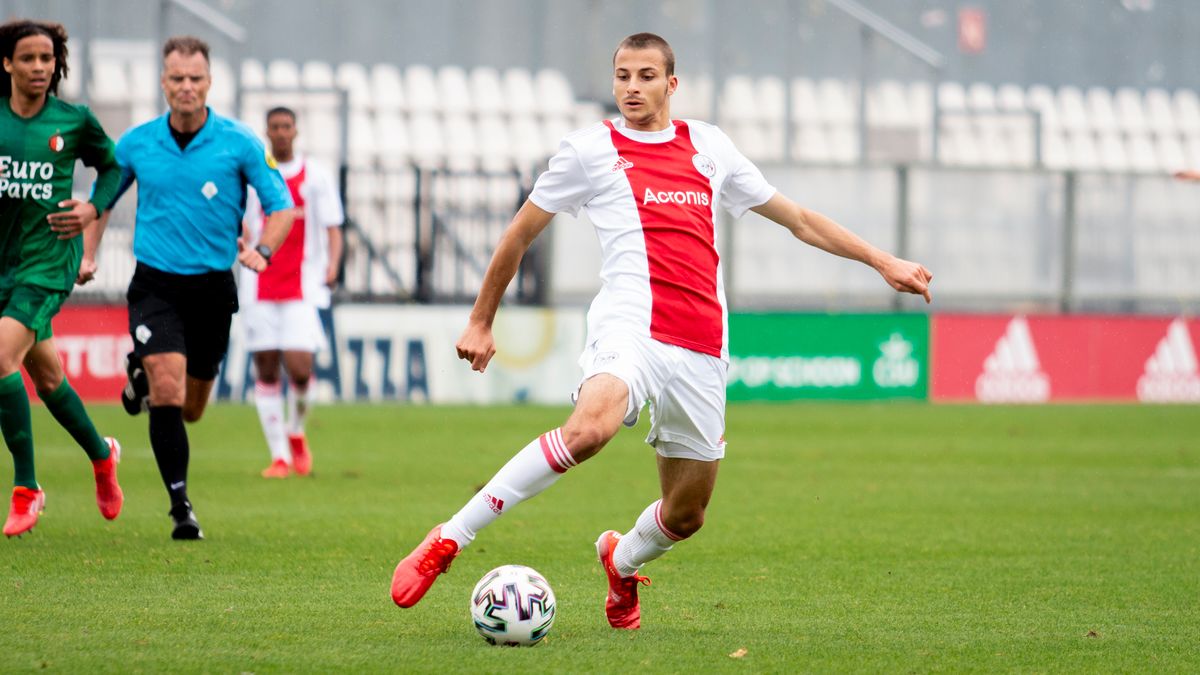 Milovanovic tekent eerste prof-contract bij Ajax