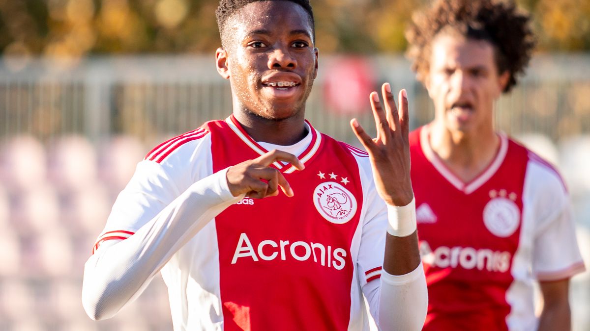 Ajax-talenten Idumbo Muzambo en Jermoumi naderen rentree na blessureleed