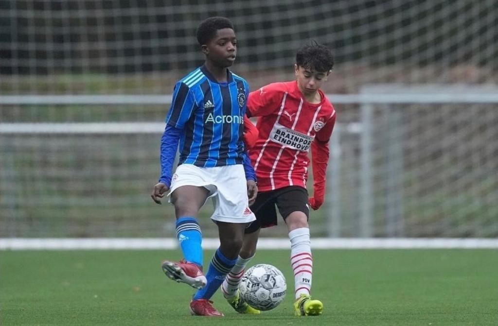 Ajax O16 verliest in vermakelijk duel van PSV O16; Ajax O17 boekt ...