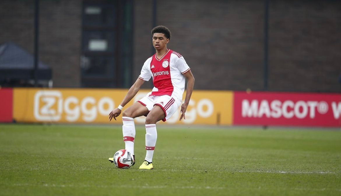 Ugwu wordt tegenwoordig gebruikt als verdediger: 'Ik kwam binnen als spits'