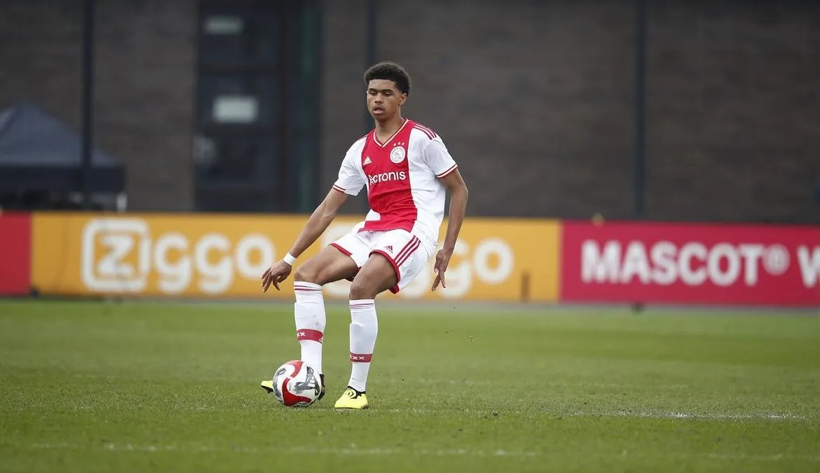 Ugwu wordt tegenwoordig gebruikt als verdediger: 'Ik kwam binnen als spits'