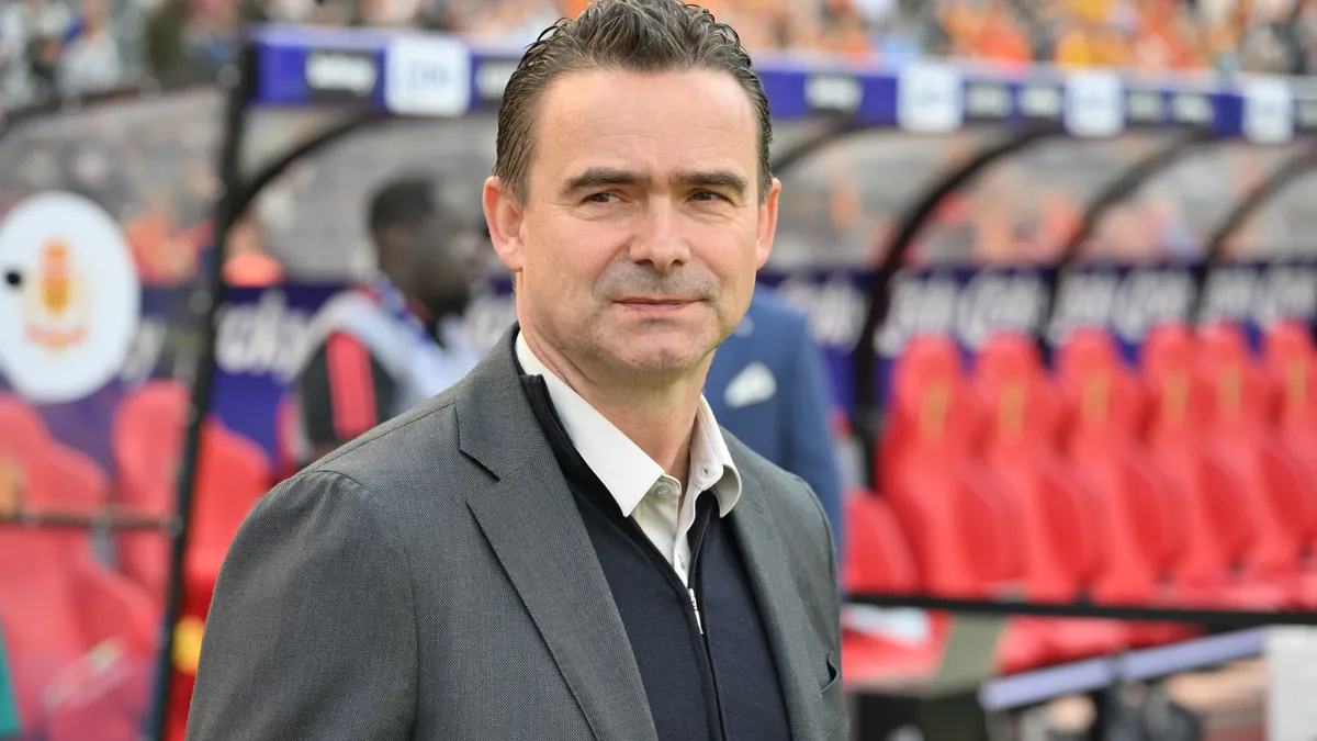 KNVB meldt schorsing van Overmars bij de FIFA