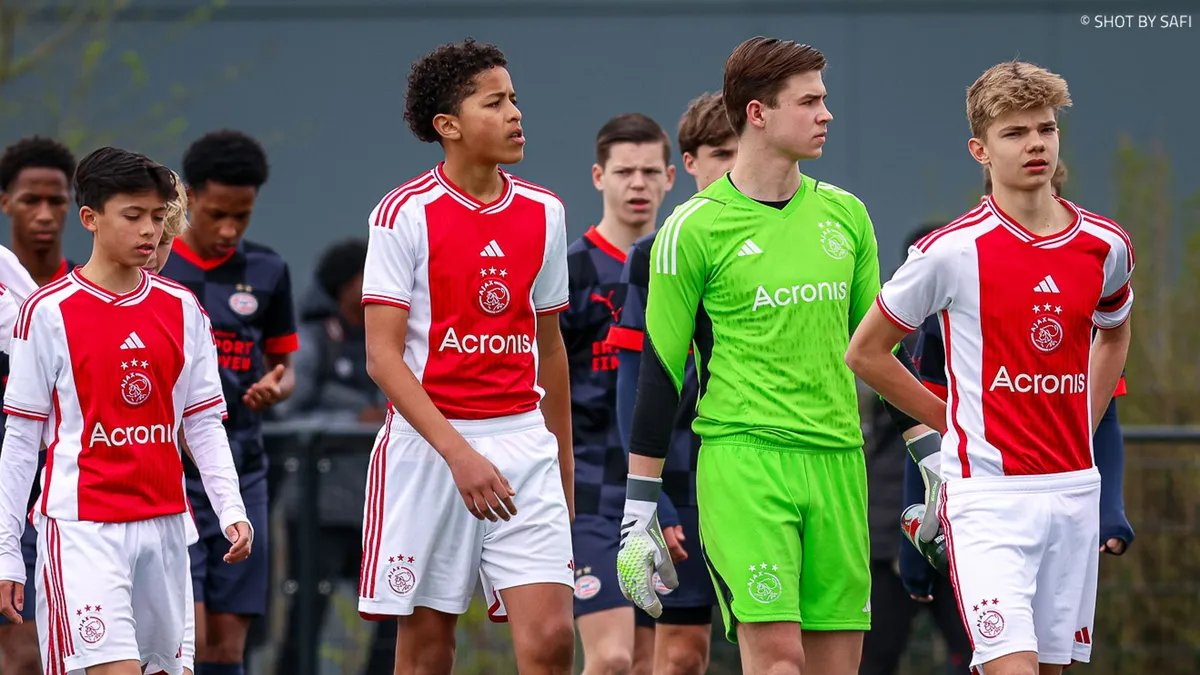 Ajax O15 schopt het tot halve finale Marveldtoernooi, waarin FC ...