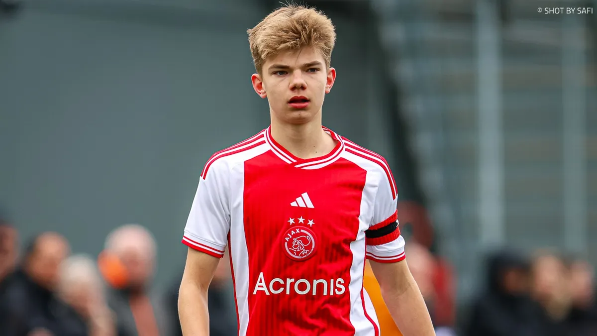 Feyenoord plukt broertjes De Koning weg uit de opleiding van Ajax