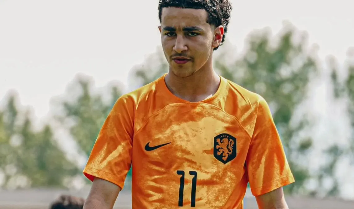 Bousnane (14) ruilt Sparta in voor Ajax: ‘Ik denk dat ik nog makkelijker kan gaan scoren’