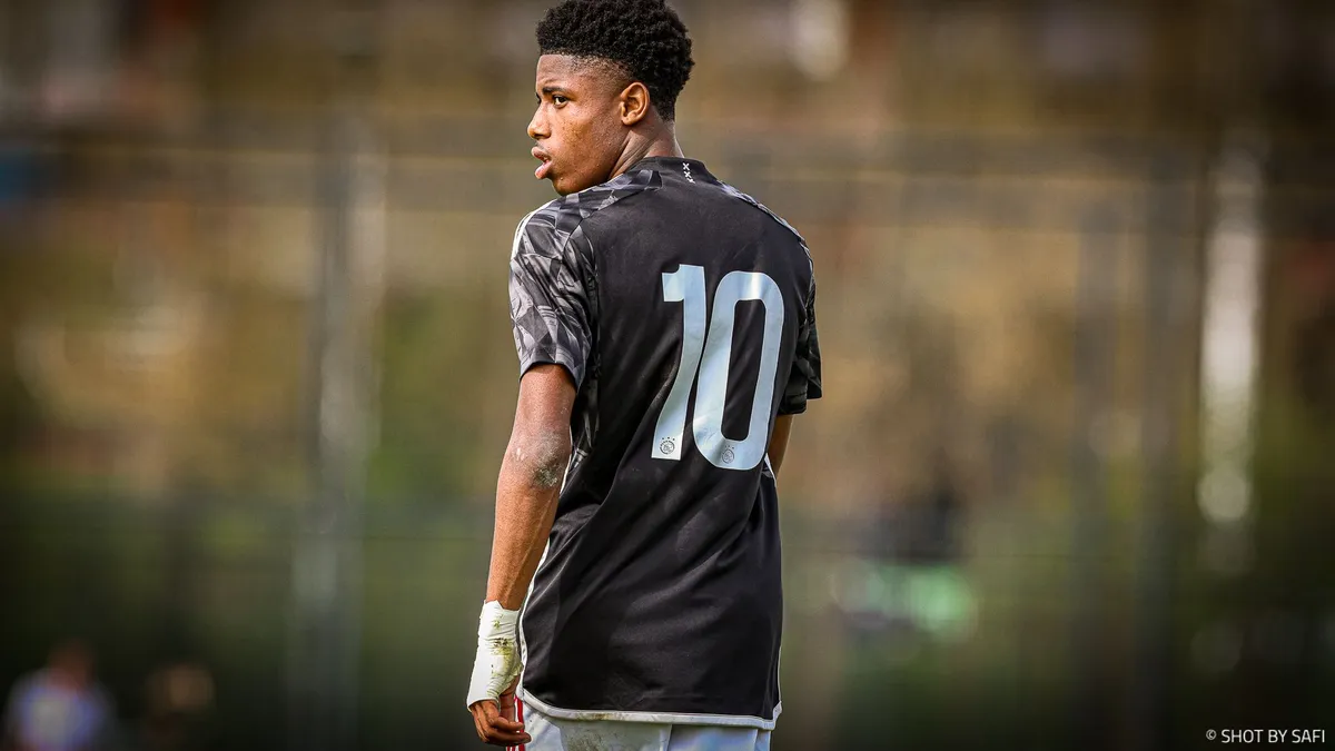 Nieuwbakken prof Barron toont dat hard werken loont bij Ajax